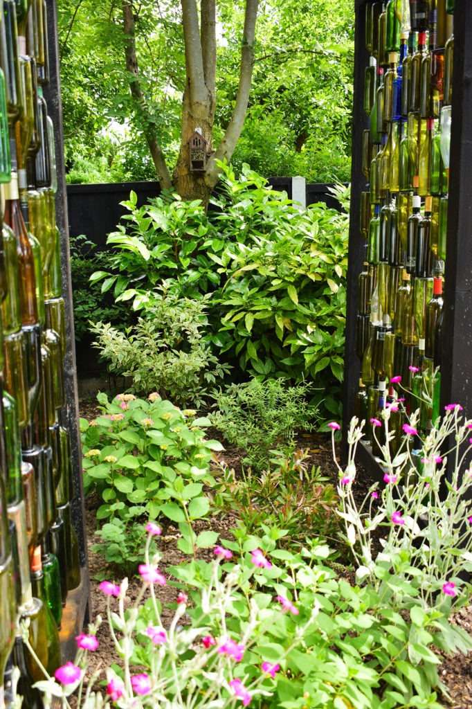 How to make a wine bottle screen garden feature - Daring Home Decor